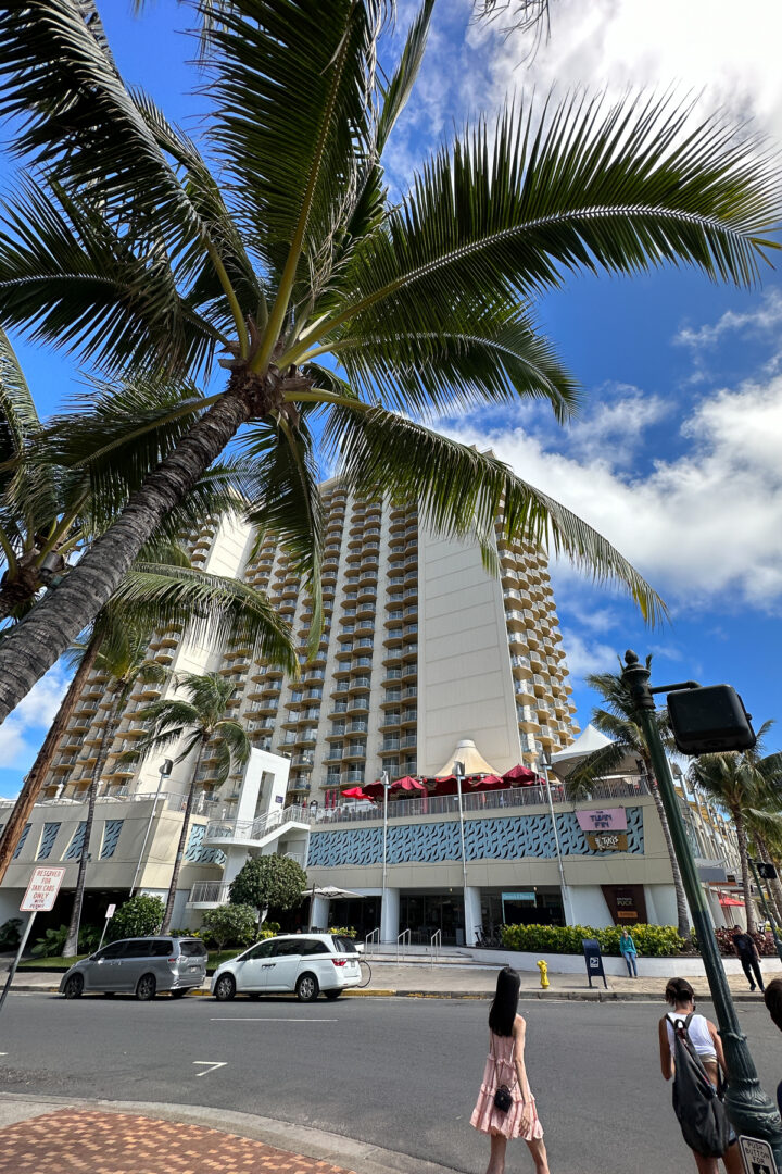 The Twin Fin Hotel (Oahu) - Onolicious Hawaiʻi